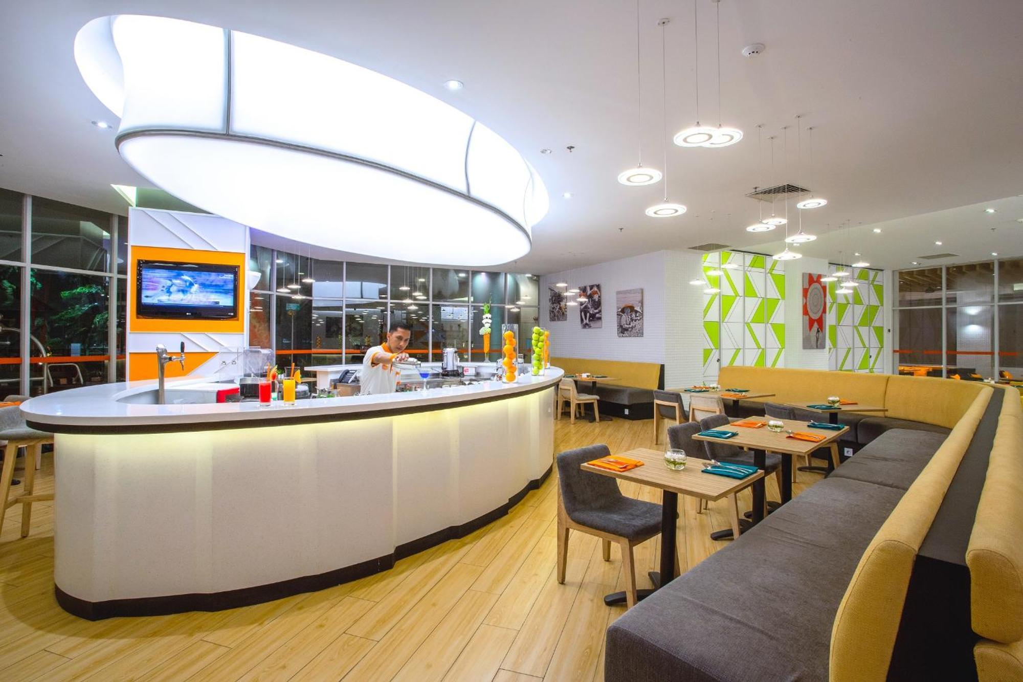 HARRIS HOTEL AND CONVENTIONS KELAPA GADING JAKARTA